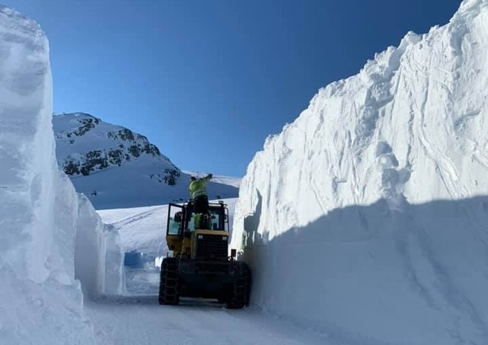 NORVEGIA - A Fonna ci sono 15 metri di neve e si scia dal 1 maggio ... NORVEGIA - A Fonna ci sono 15 metri di neve e si scia dal 1 maggio ...